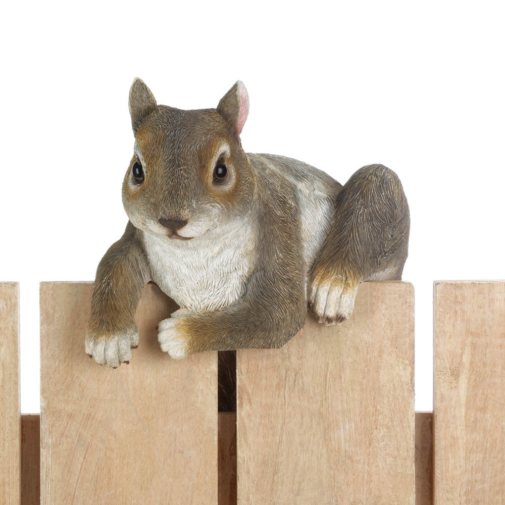 Climbing Chip Squirrel Décor – Distinctive Merchandise